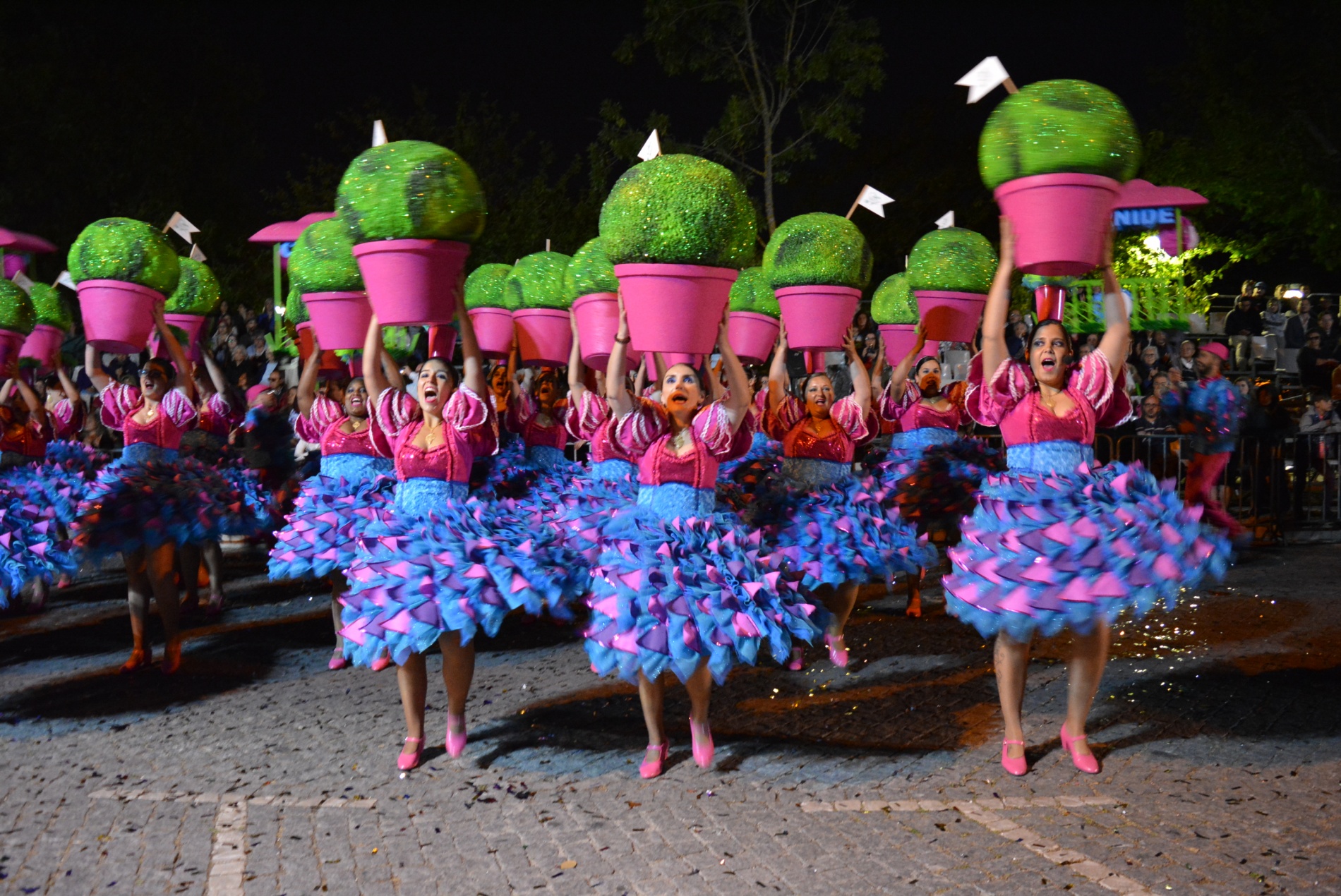 Marcha de Carnide ganha prémio de Melhor Cenografia - Junta de ...