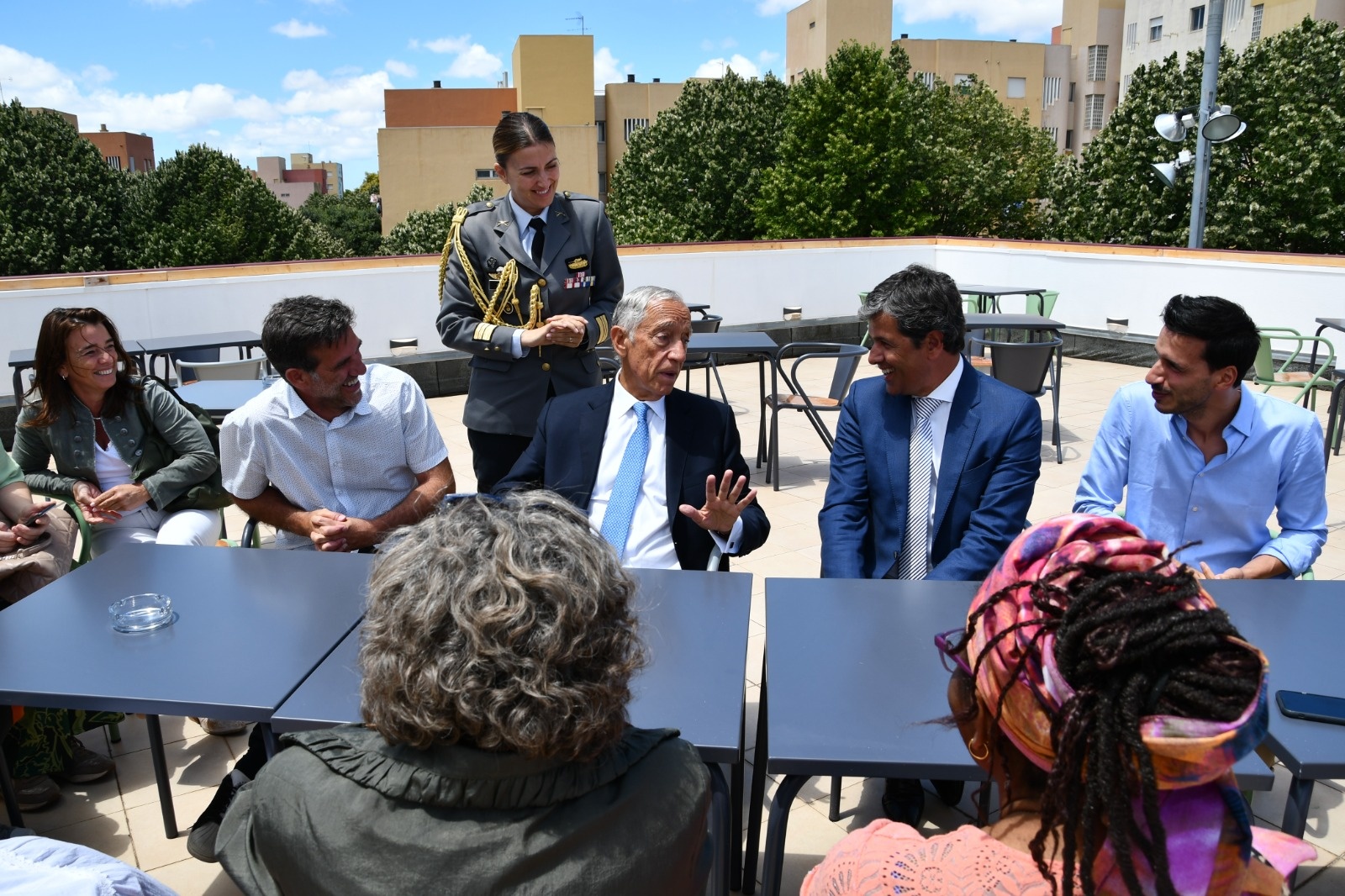 "É uma mesa", um restaurante em Carnide que vem renovar a esperança na ...